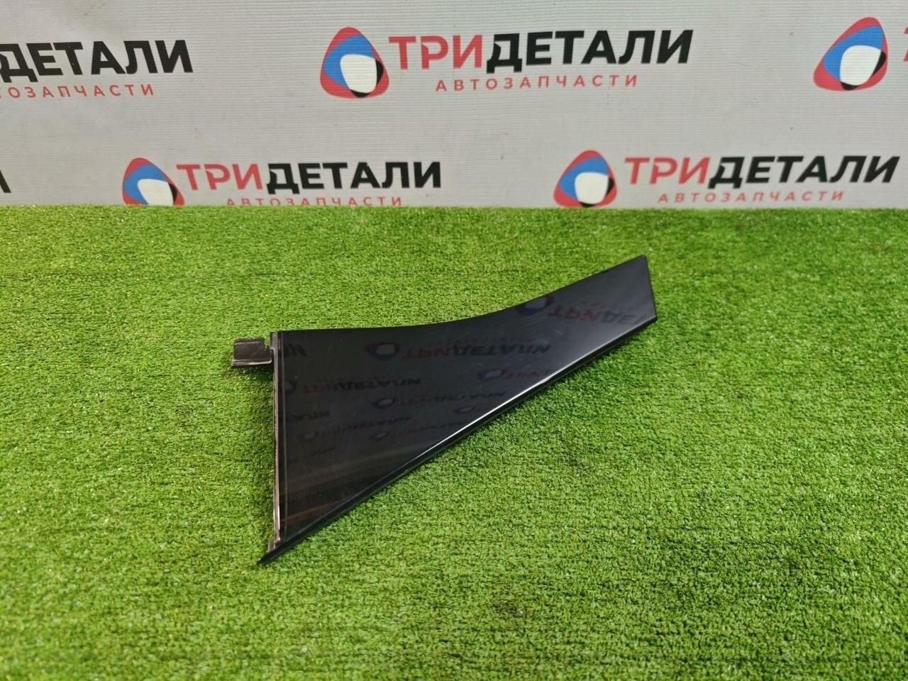 Накладка на дверь Ford Focus 1.6 IQDB 2013 задн. лев. (б/у)