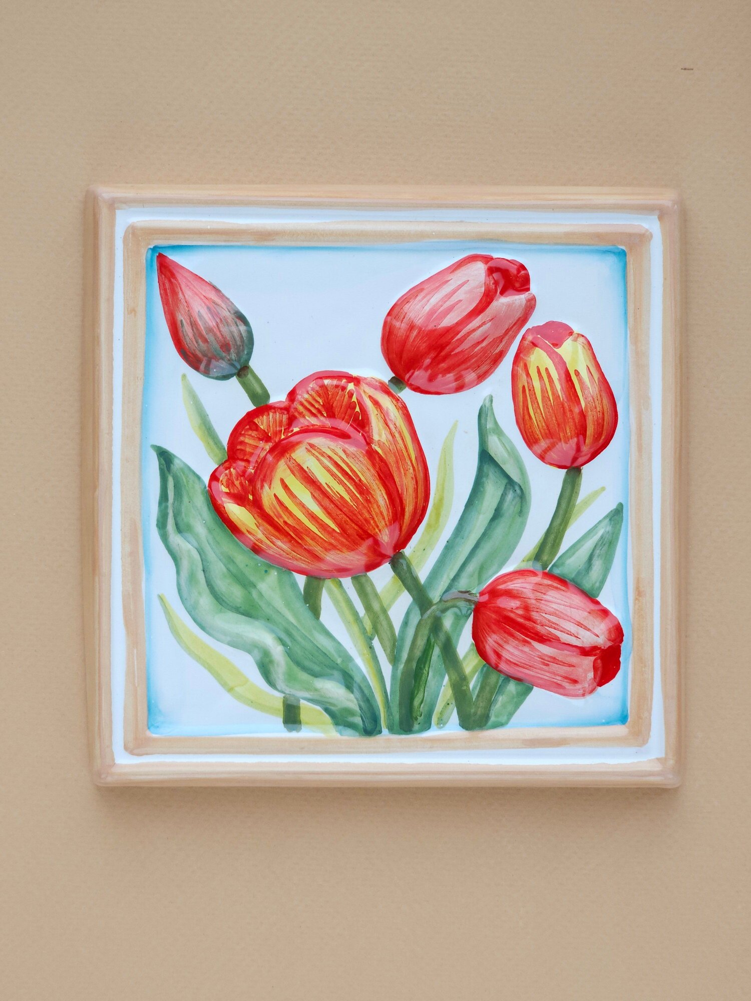 Тюльпаны. Панно, изразец, плакетка, украшение настенное интерьерное. Ярославская майолика. Керамика ручной работы. Сделано в России.