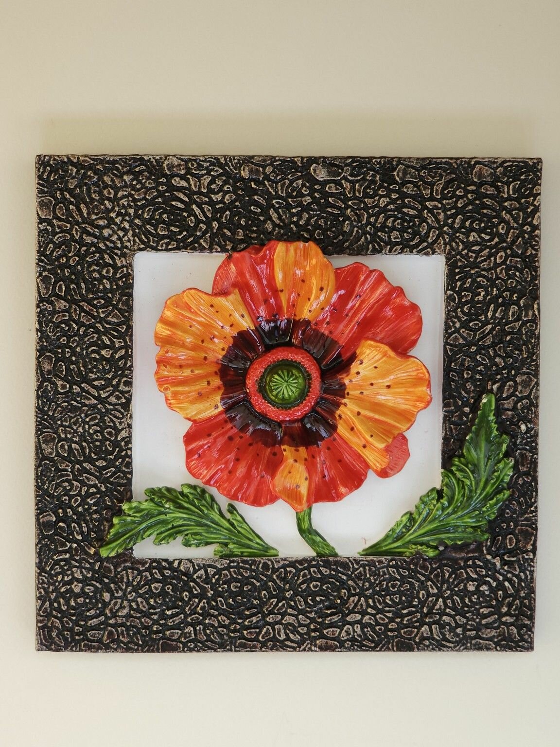Мак в раме. Панно, настенный декор, плакетка, украшение настенное интерьерное. Изделие из гипсополимерного материала ручной работы. Сделано в России.