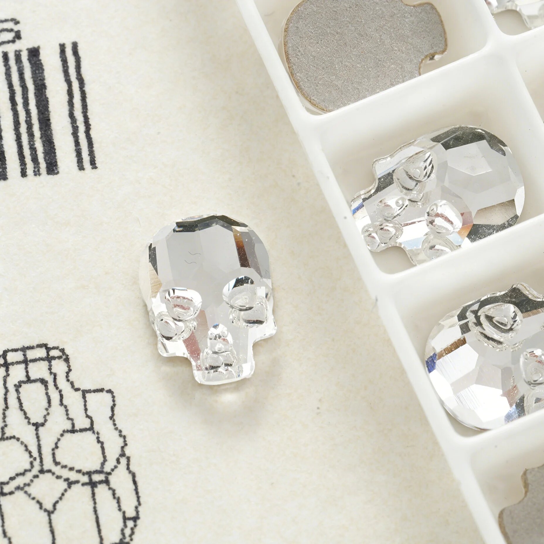 HISWARO Хрустальные черепные стразы 6x8 мм 100 шт. Серебряный, 6x8mm 100pcs, Crystal Clear