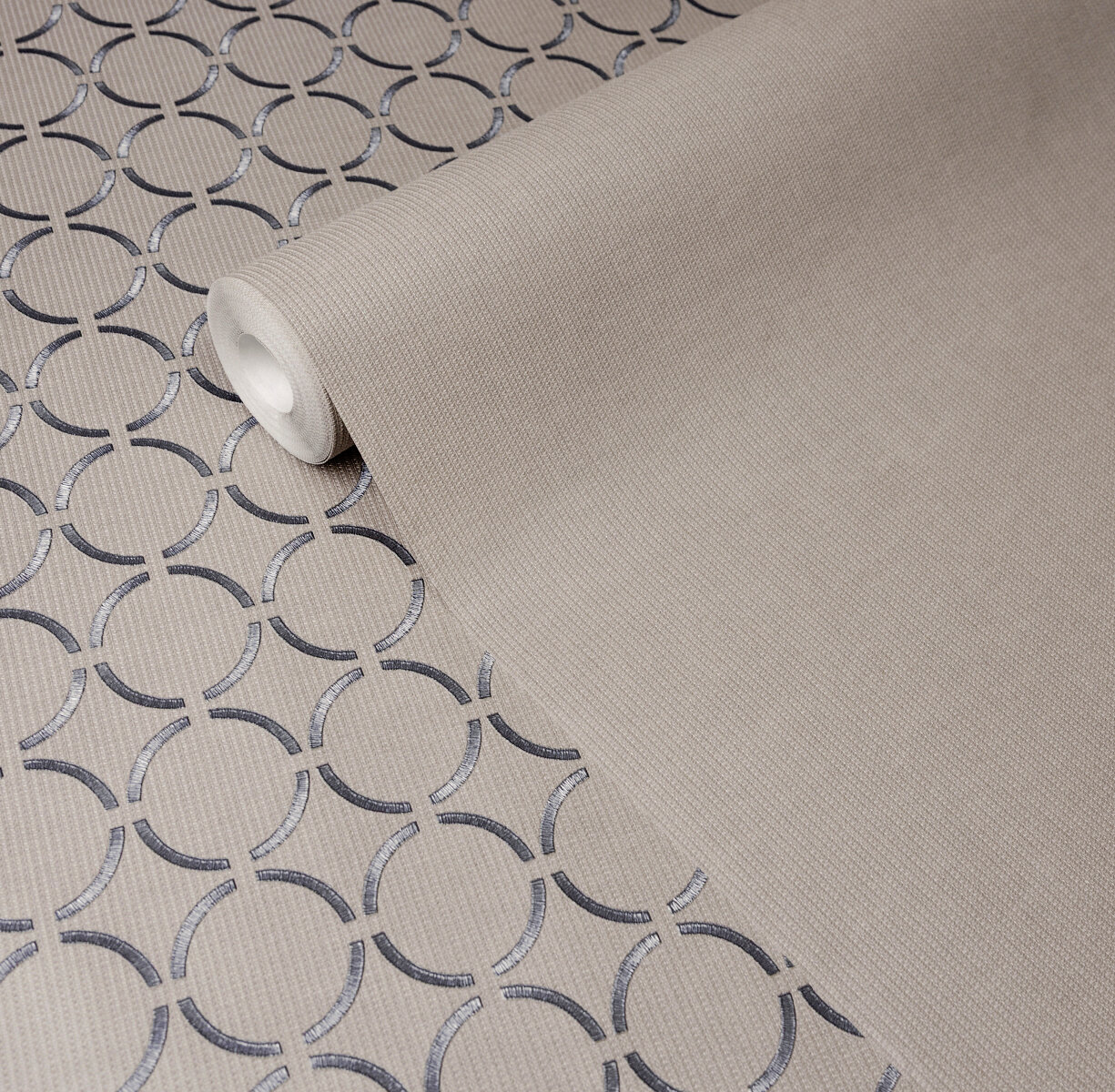 Обои виниловые кофейно-серые на флизелине VICTORIA STENOVA, фон, коллекция CONNECT / СОЮЗ, размер 1.06*10.05 м, повтор рисунка 64см, артикул 585278