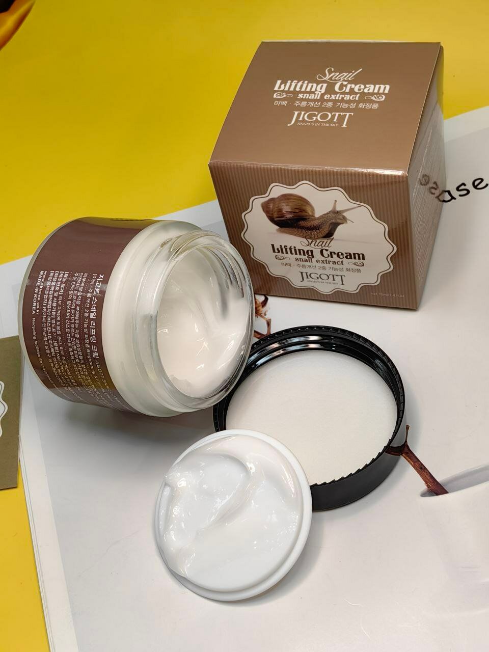Подтягивающий крем с муцином улитки Jigott Snail Lifting Cream, Корея,70 мл