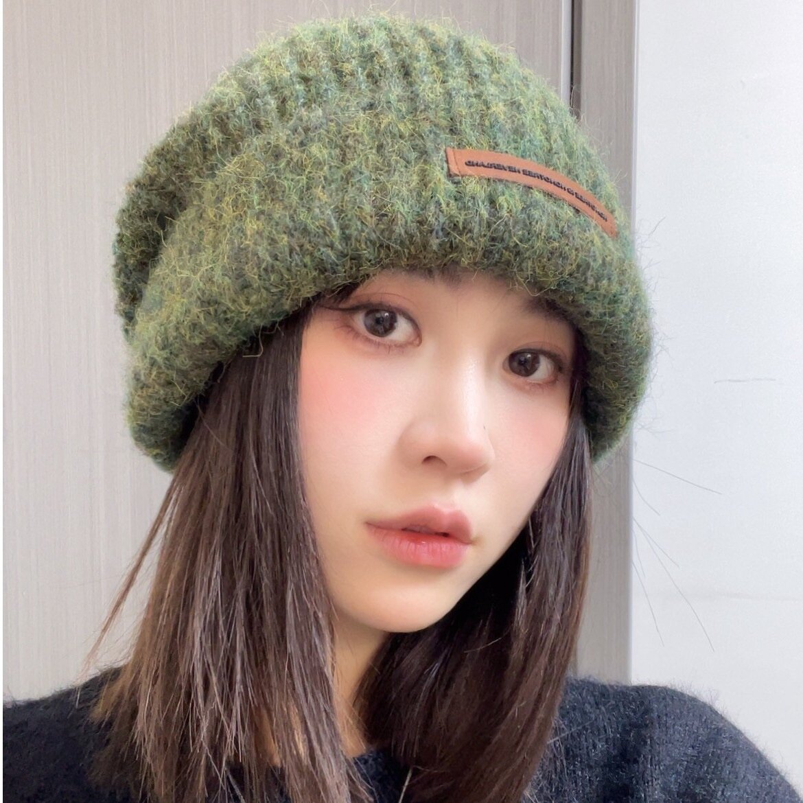 Шерстяная вязаная шапка смешанной текстуры в корейском стиле, маленькая кожаная шерстяная шапка с буквенным лейблом для женщин, осенне-зимняя шапка с большой головой, тренд холодной шапки