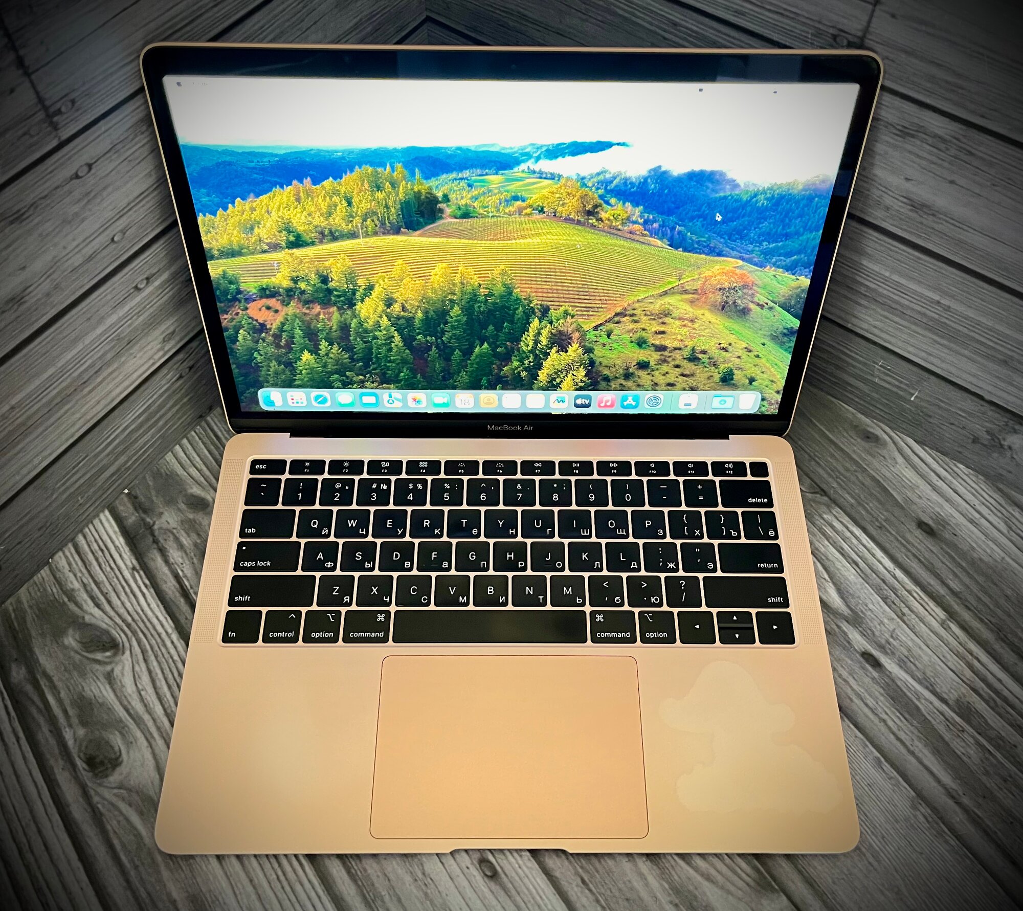Apple MacBook Air 13 2019 (2020) 2560x1600, SSD 128 ГБ, Intel Core i5 1.6 ГГц, RAM 8 ГБ, LPDDR3, Intel UHD Graphics 617, macOS, Gold