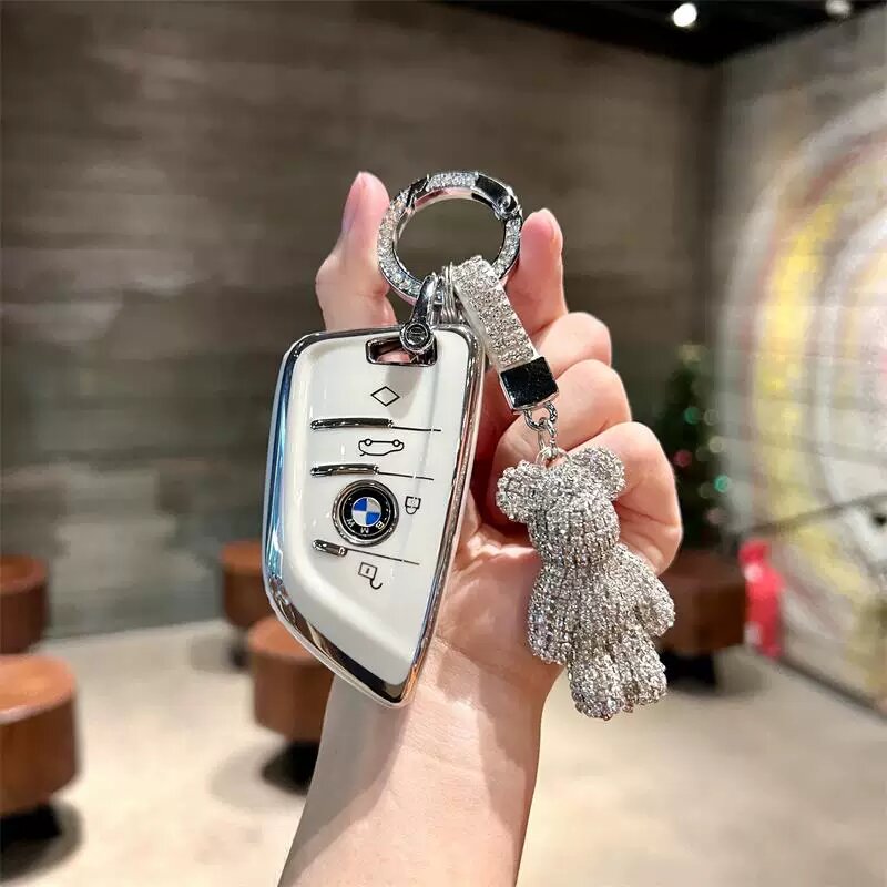 Белый брелок BMW с круглой диамантовой и диамантовой медвежьей подвеской для 2024 BMW 3 Series