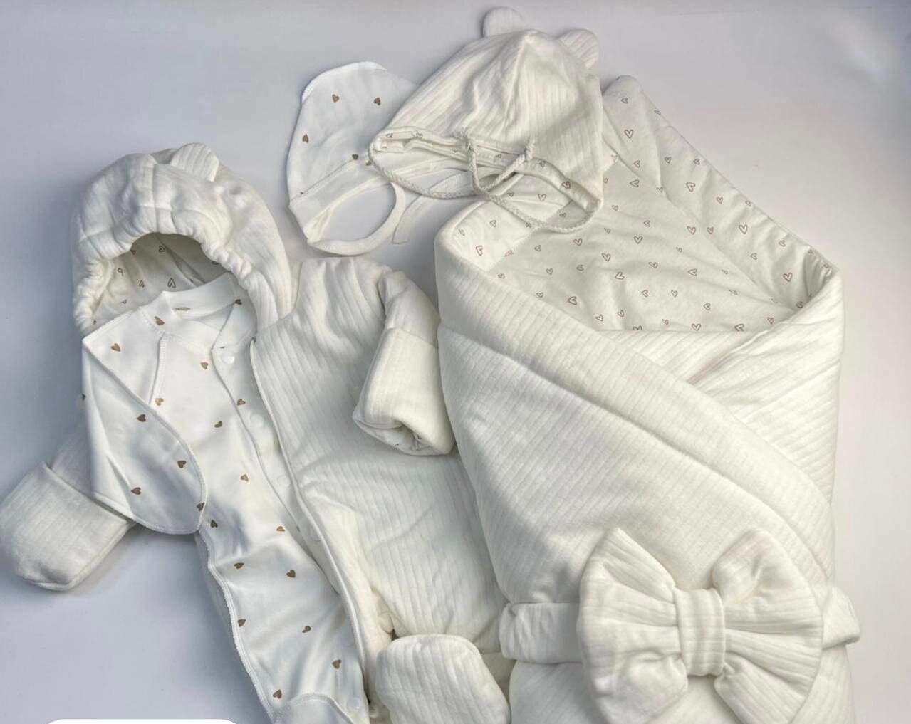 Конверт на выписку для новорожденного на синтепоне всесезонный молоко