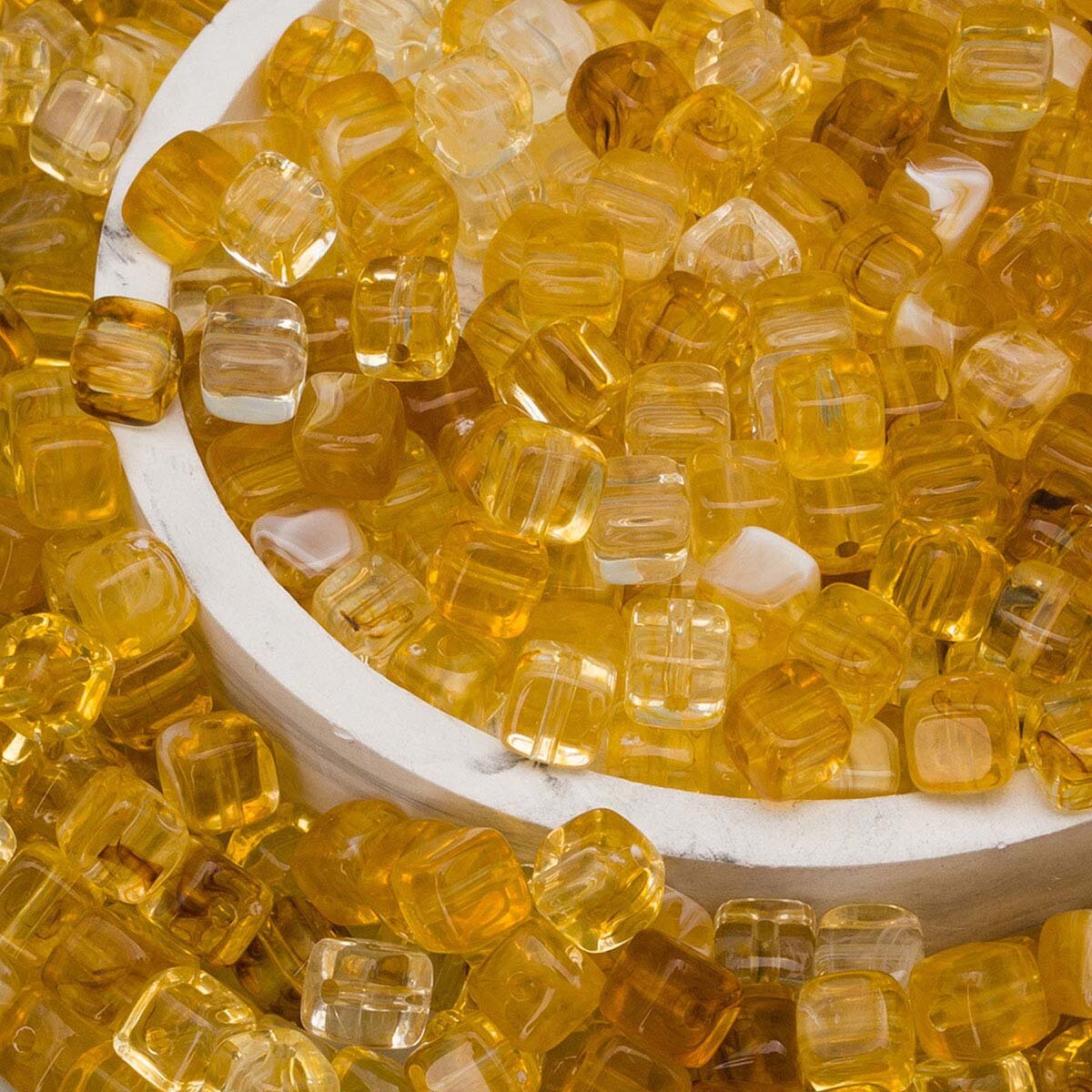 4658 Бусины пластиковые, акрил, прозрач. в цвете, куб, 6,5*6,6мм, 50гр, Astra&Craft (AD019 'раухтопаз')