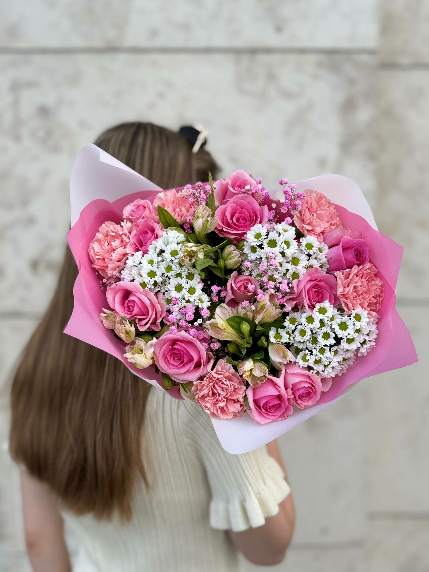 Букет цветов / Decoriflora / Роза, Гвоздика, Сантини / цвет Розовый, белый / Микс из 23 шт — фото 1