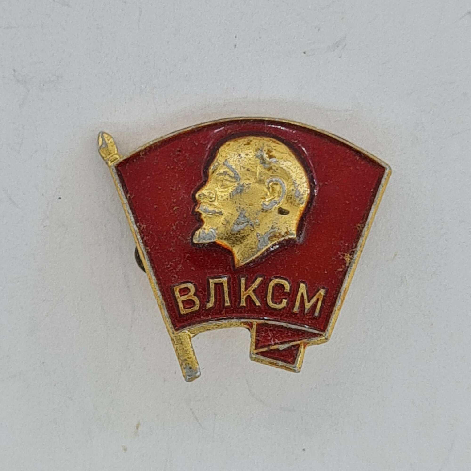Значок СССР. Влксм, профиль Ленина на красном флаге, комсомол. Винтажный значек.