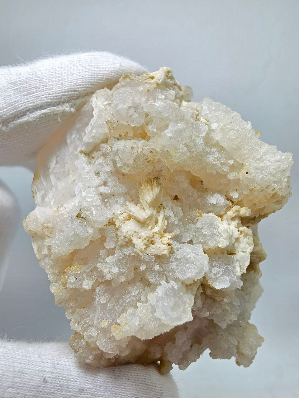 Кальцит в кварце 71 мм, 165 г.