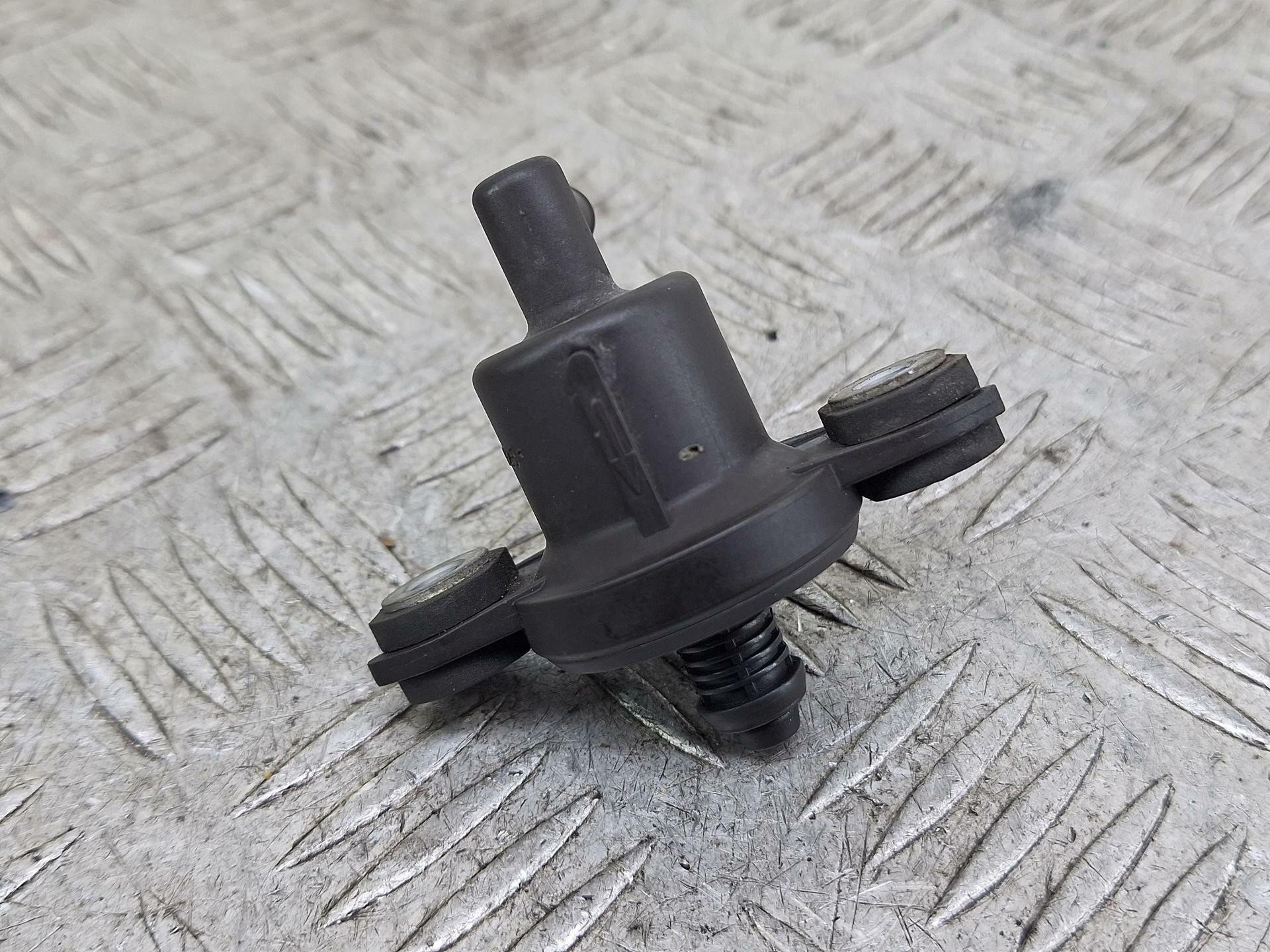 Электромагнитный клапан Mercedes-Benz A W169 (2004 - 2008) A1694700193