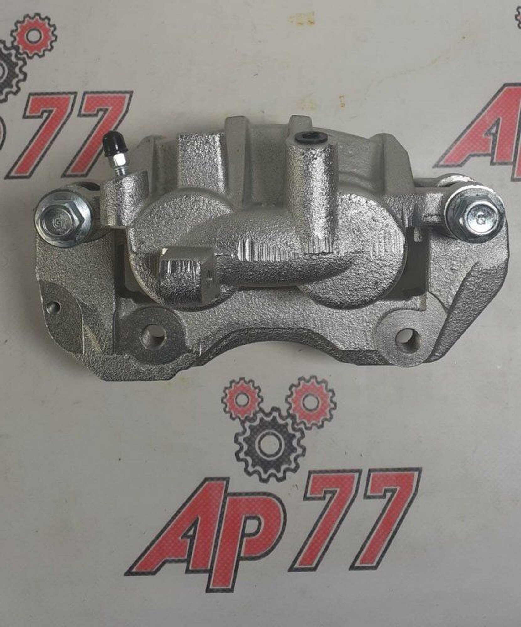 Суппорт Mitsubishi Pajero K94W FR MB858405, передний, правый, 1 шт.