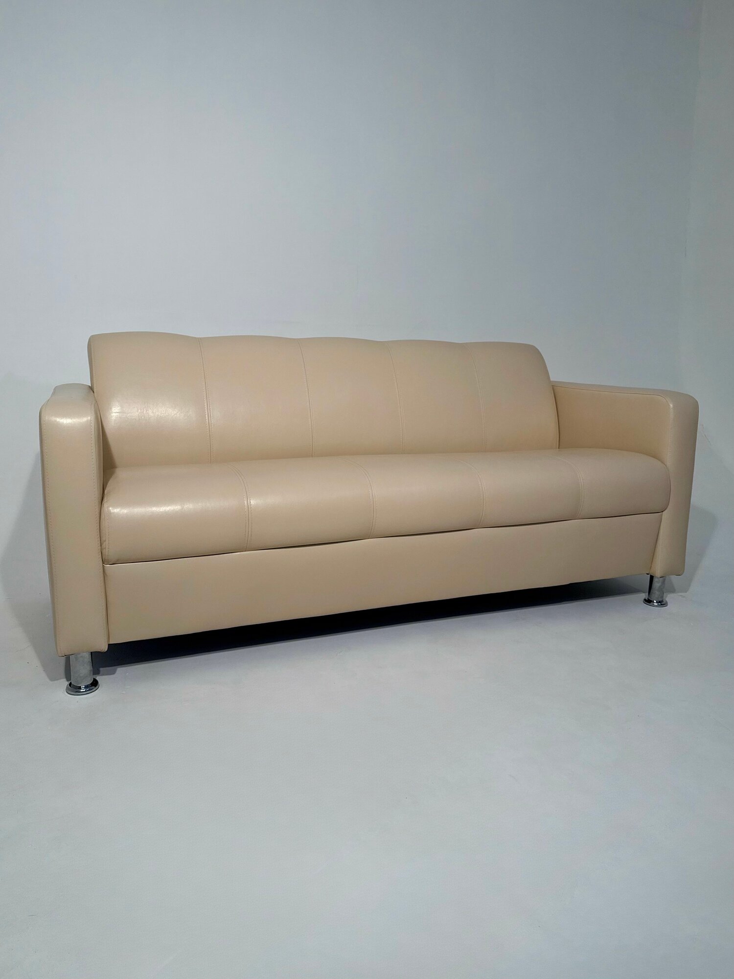 Диван офисный Сенатор 1700, механизм Нераскладной, 170х80х82 см, бежевый, с отделочной строчкой