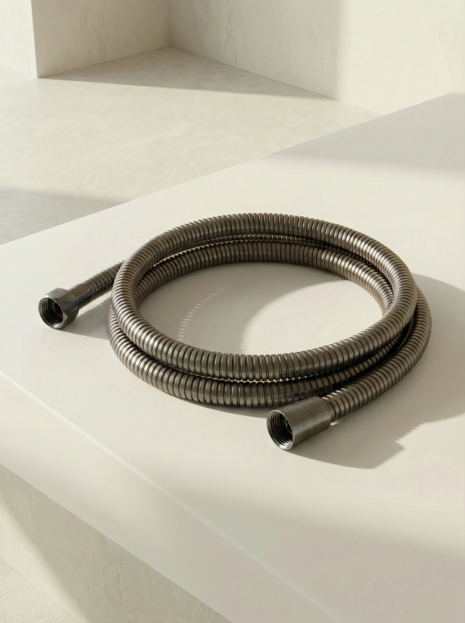 Душевой шланг ESKO, металлический 150 см MSH15EKGM, цвет оружейная сталь (Gun Metal)