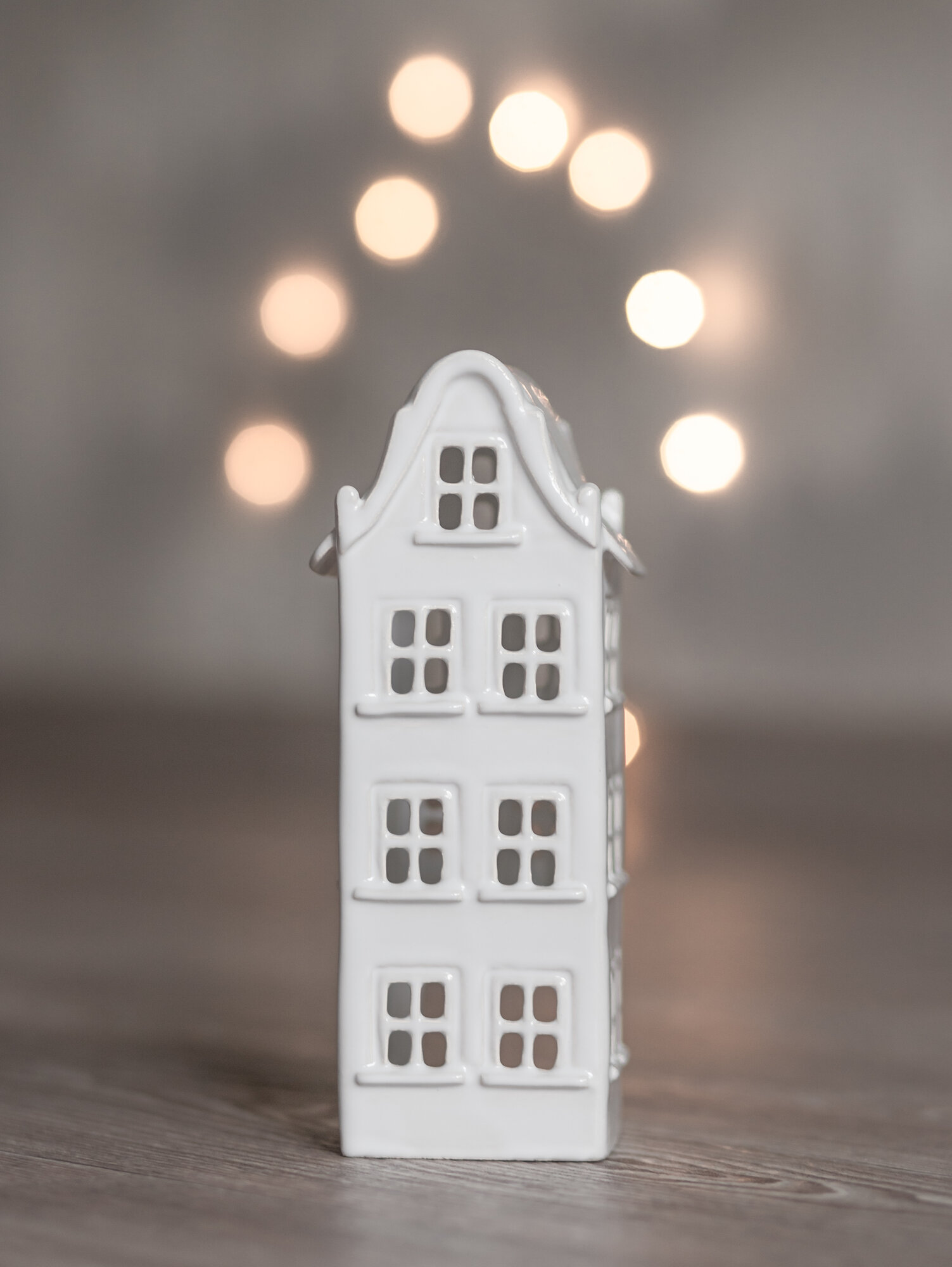 Домик-подсвечник белый трехэтажный Муми-дом. Фаянсовый светильник.