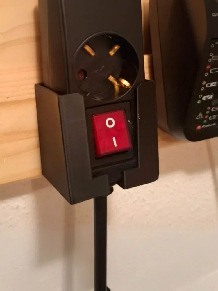 Настенное крепление для удлинителя