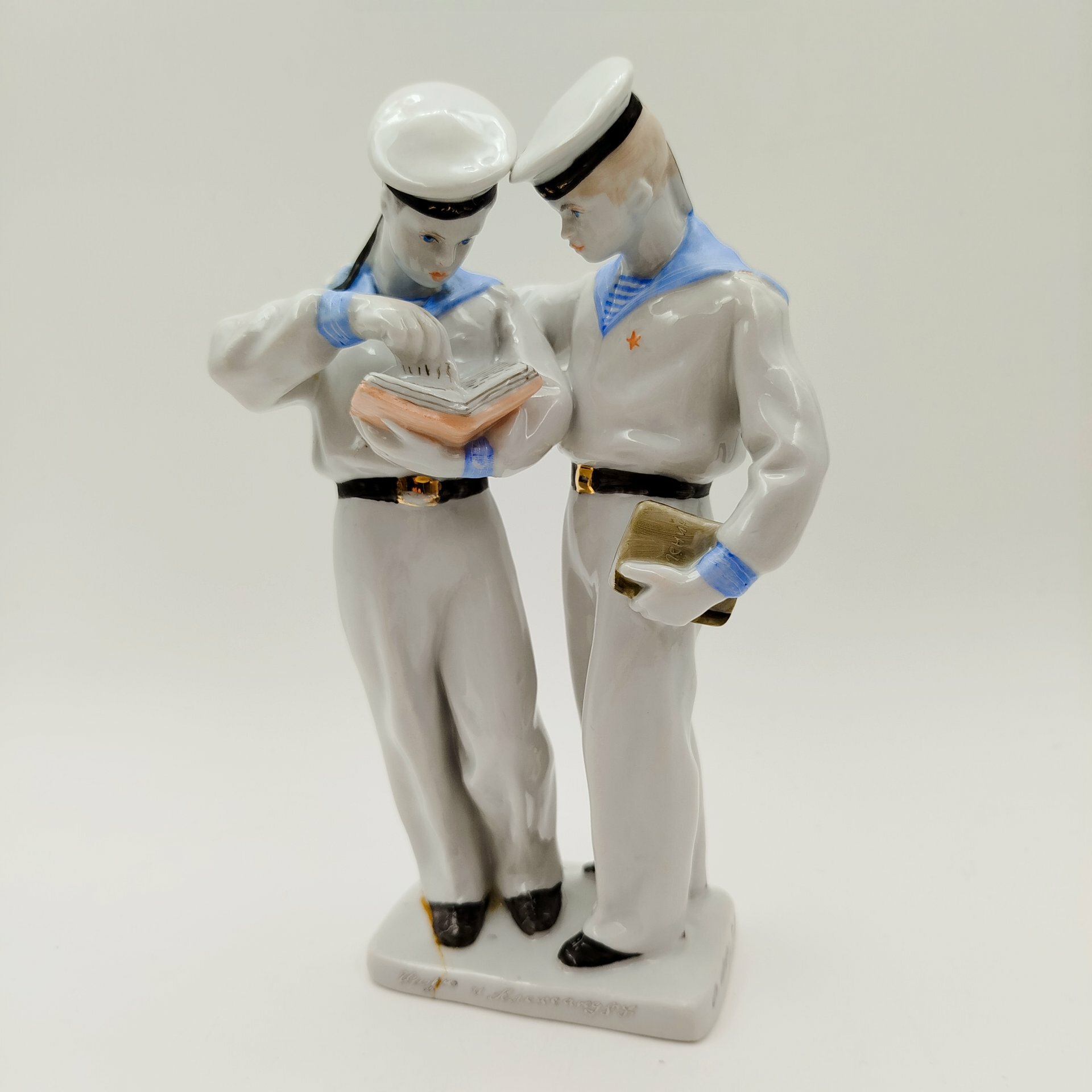 Статуэтка "Нахимовцы" ("Моряки"), скульптор Велихова С. Б.