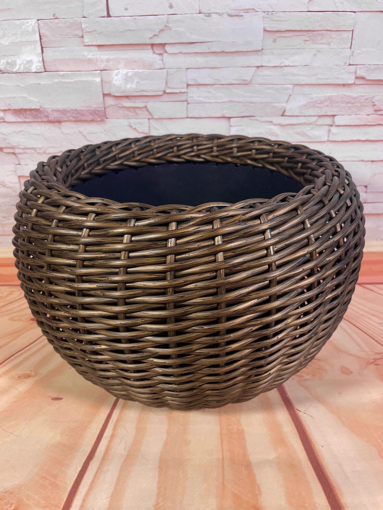 Кашпо/горшок из искусственного ротанга. 15 литров. Бронза с черным.