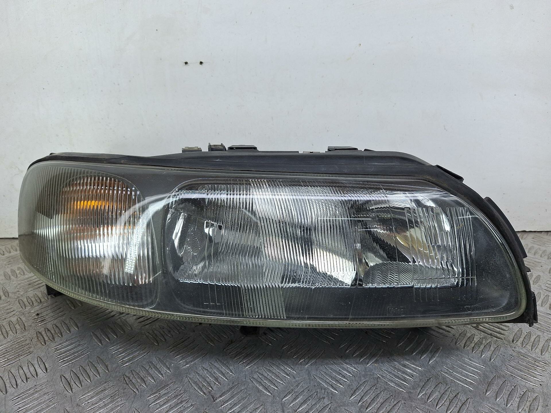 Фара правая Volvo V70 2 2001 89004806