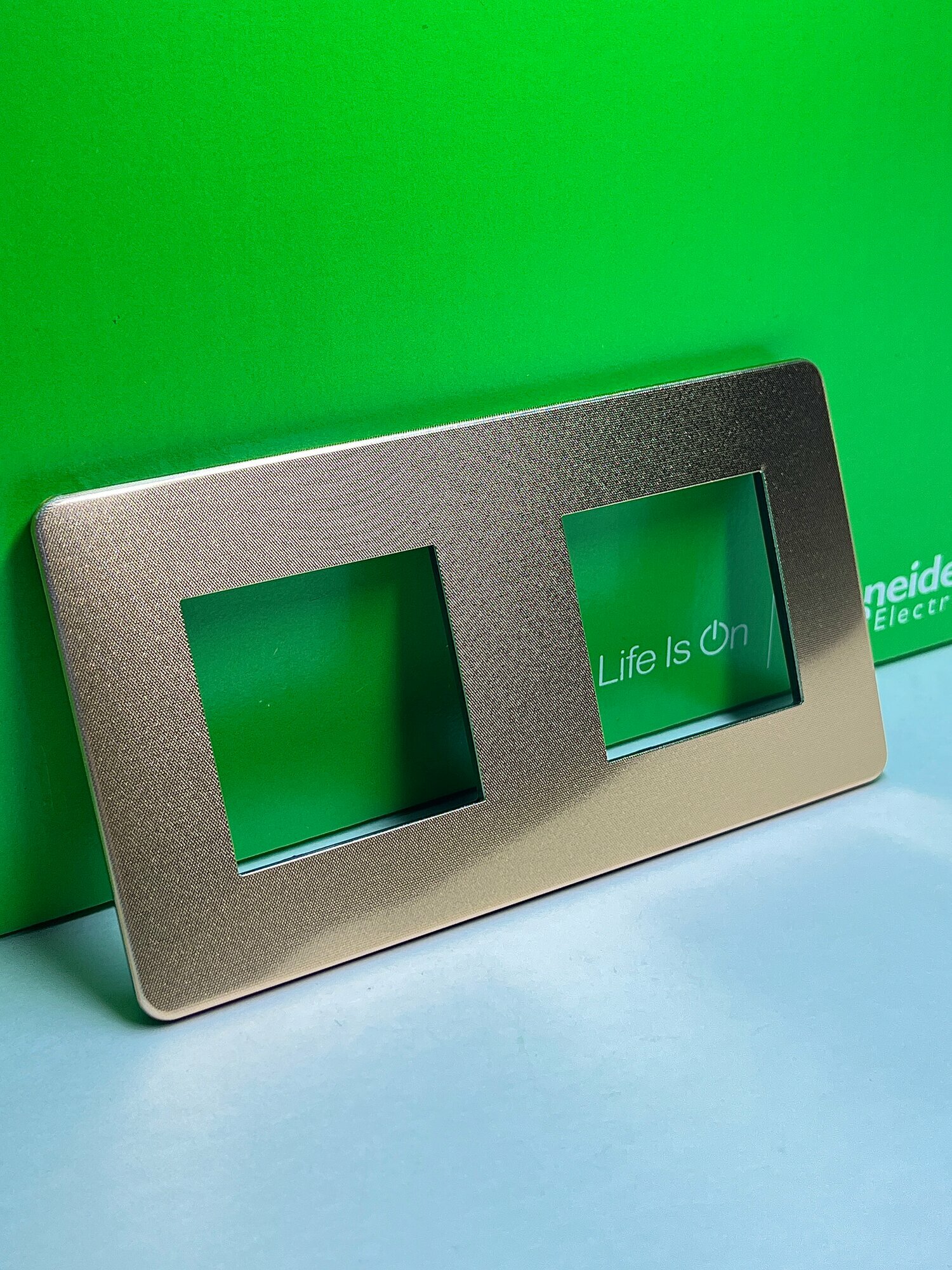 Рамка двойная Schneider Electric Unica Studio Metal, медь-антрацит NU280458