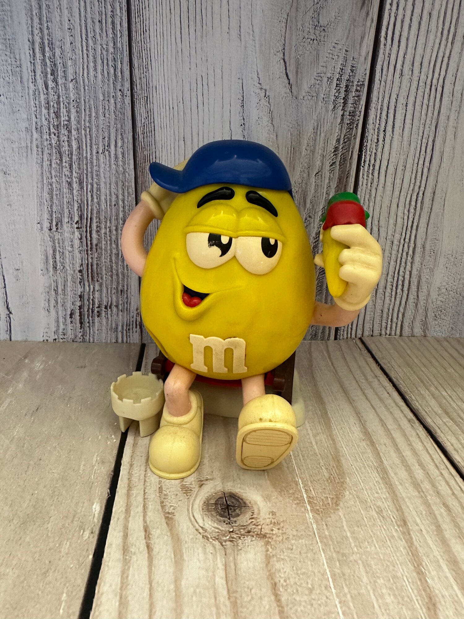 Игрушка с дозатором конфет M&MS Жёлтый На отдыхе с мороженым коллекционная Редкая