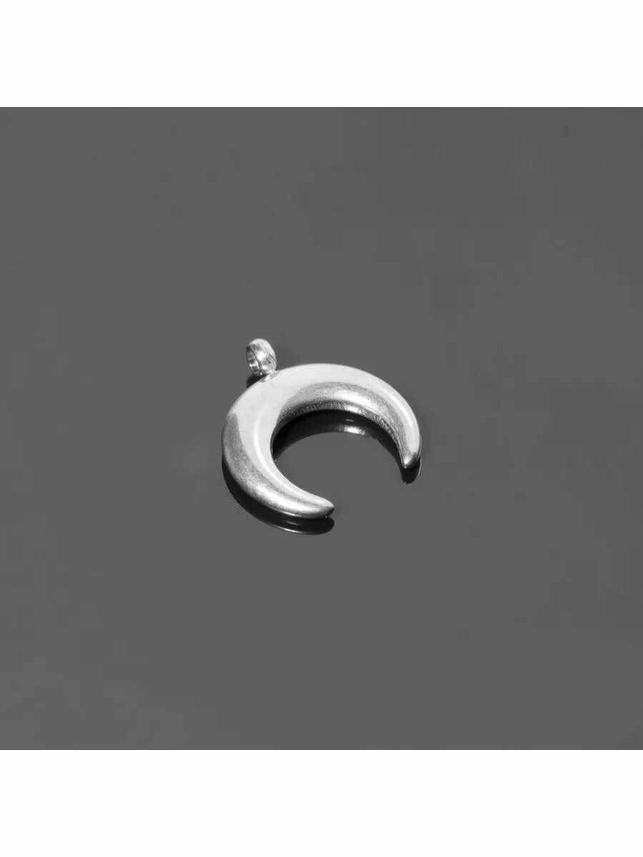 Элегантная подвеска в виде полумесяца