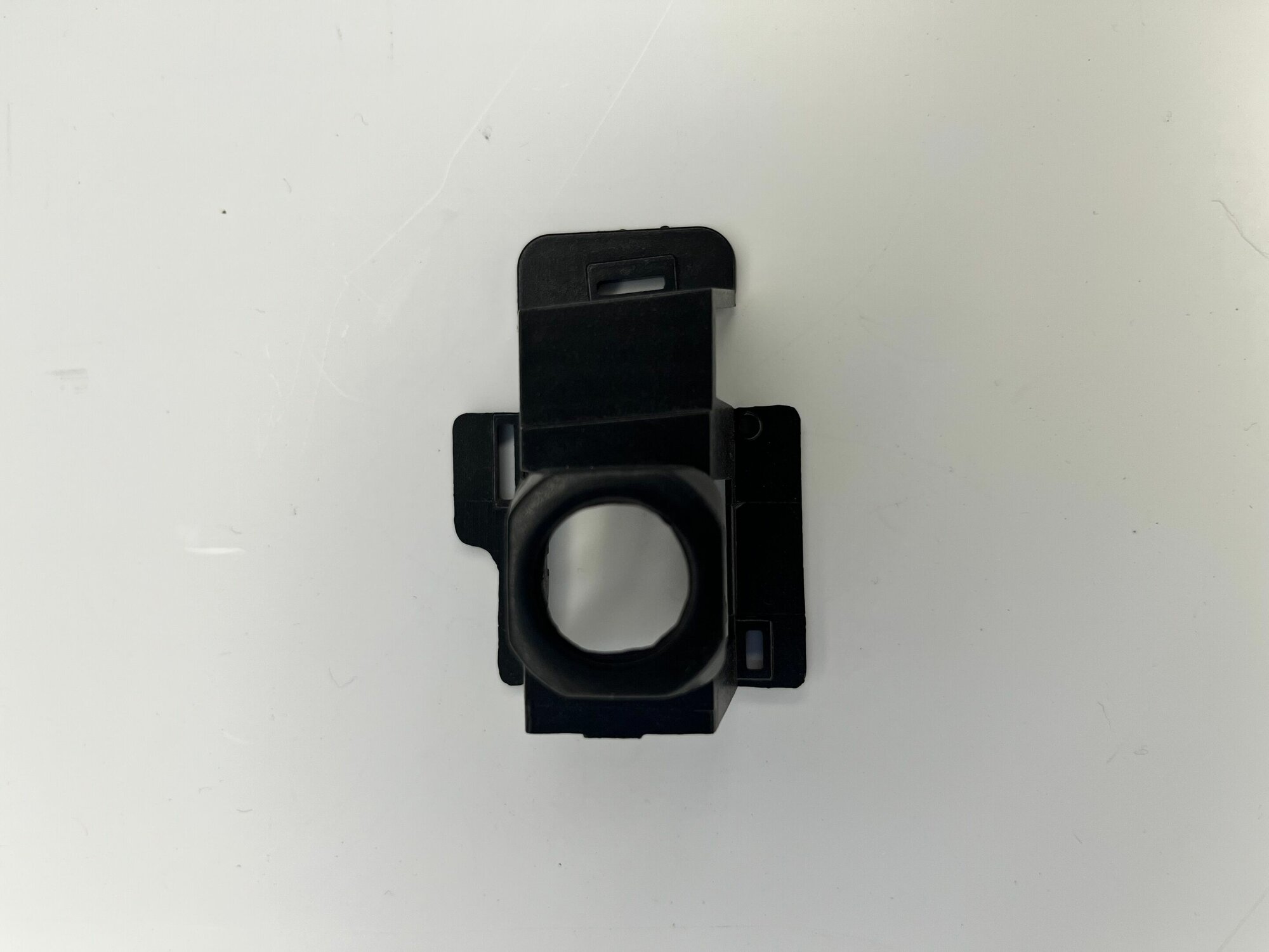 Кронштейн датчика слепой зоны правый Hongqi H9 [3.0 16V 7AMT седан Turbo] 3785123DB01