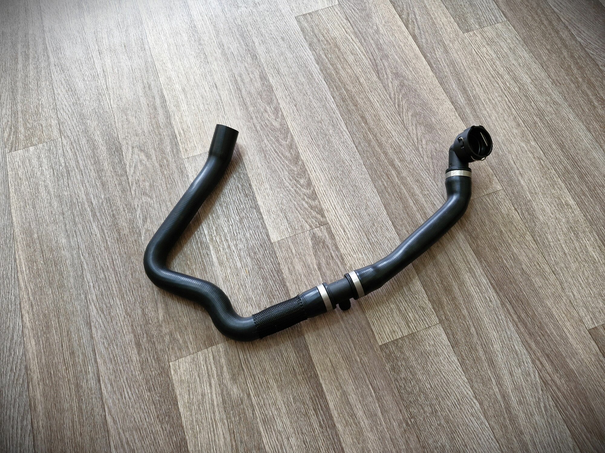 Патрубок шланг радиатора верхний на Форд Мондео 4 (2.3 л, 2.0 Ecoboost), Вольво S80 S60 V70 V60 XC60 2.0T