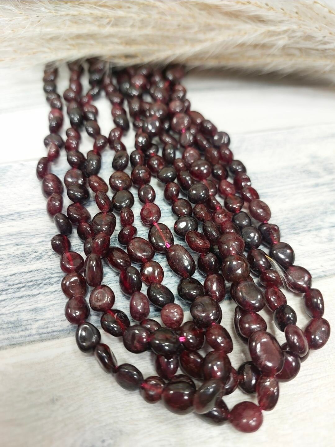 Бусины гранат пироп произвольная форма 5 х 7 мм (нить 39 см), Suntrim