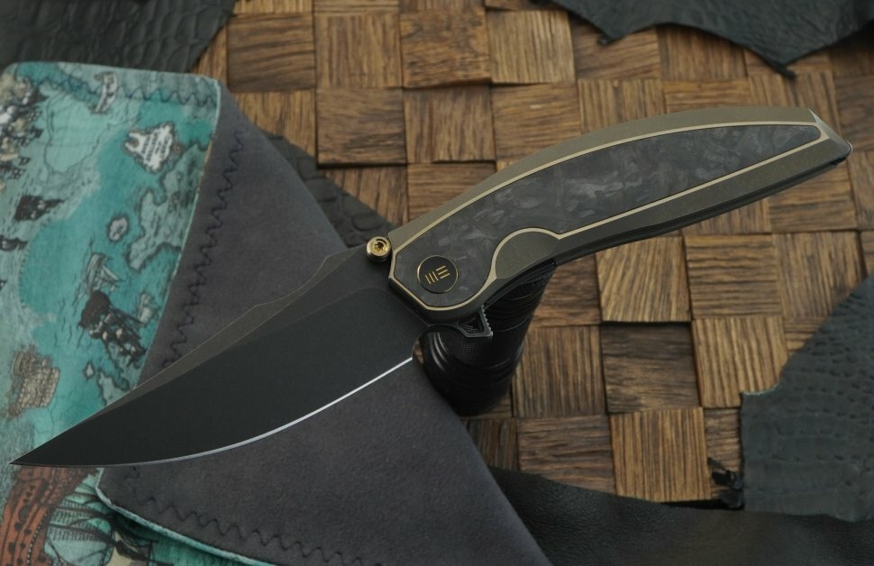 Складной нож We Knife Quinseris, сталь M390, BW, рукоять бронзовый титан/карбон