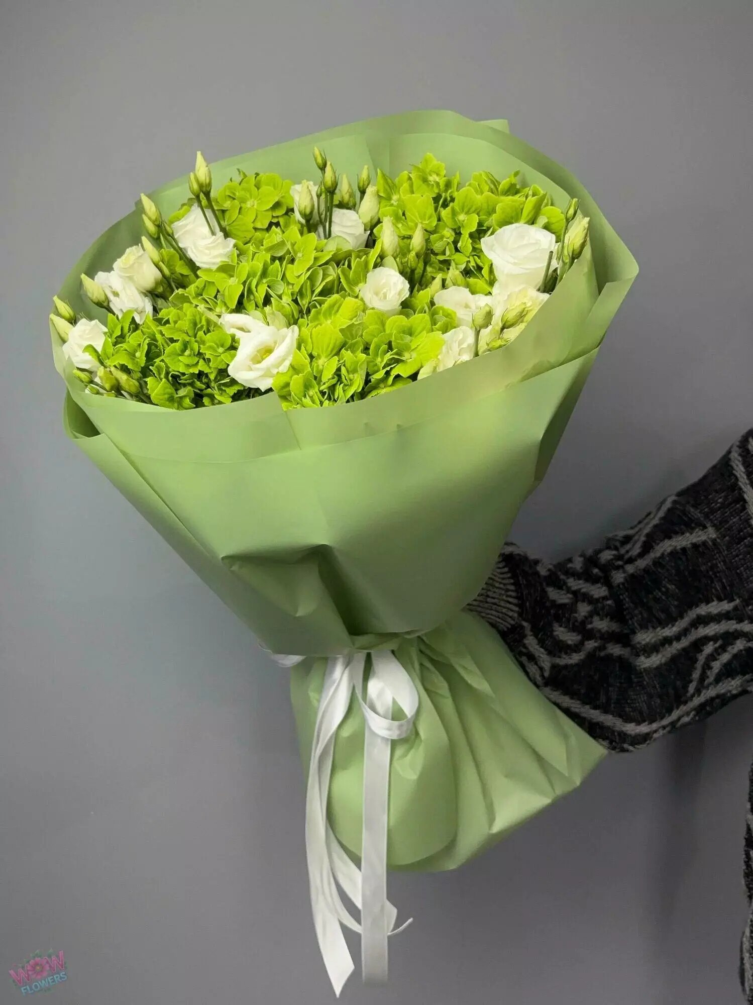 Изумрудный бриз – свежий букет из живых цветов гортензий и эустом с доставкой
