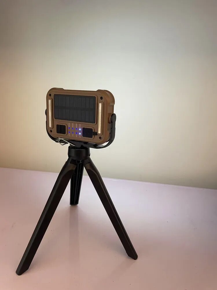 Фонарь-прожектор PRO версии, 40W, встроенный Power bank, зарядка от солнечной панели и USB Type-C, +1 штатив — фото 1