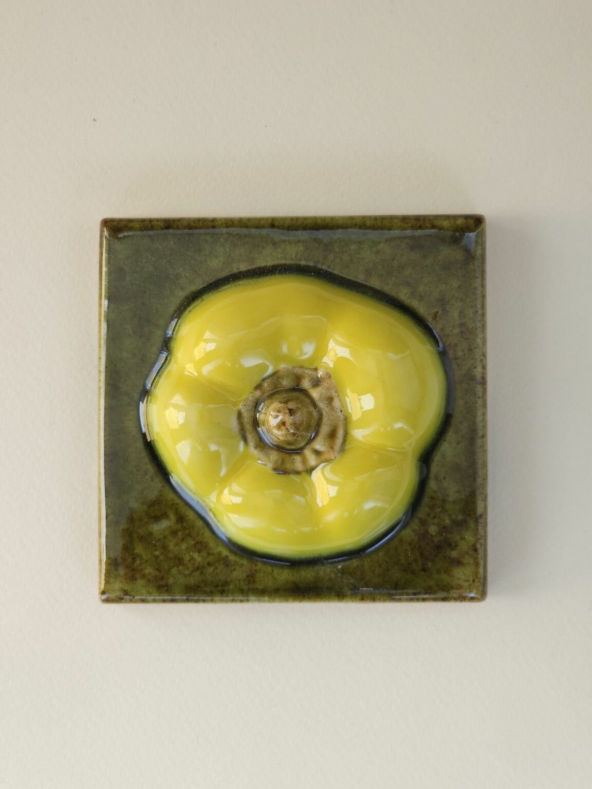 Перец желтый. Дивный урожай. Панно, изразец, настенный декор, плакетка, украшение настенное интерьерное. Ярославская майолика. Керамика ручной работы. Сделано в России.