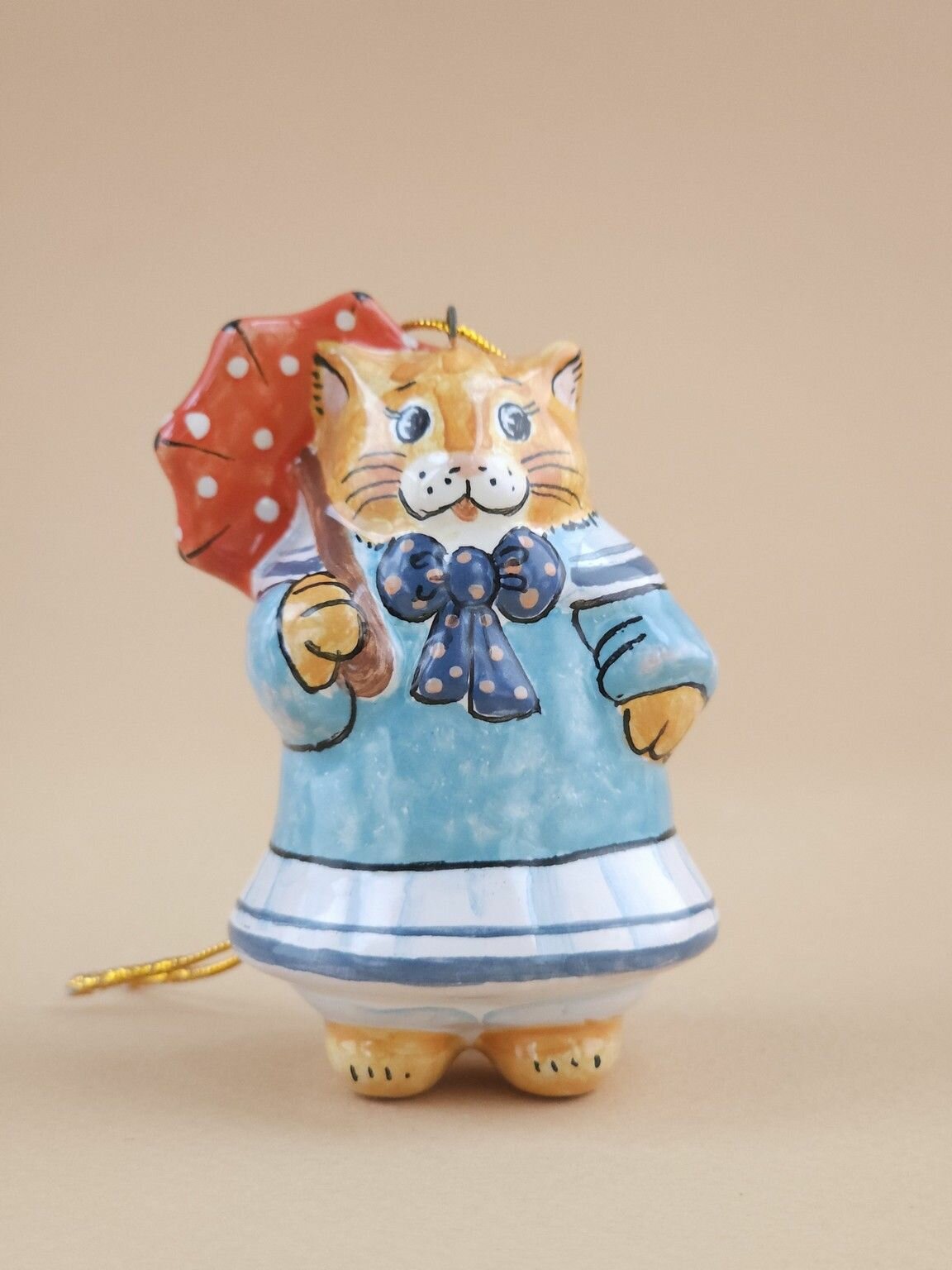 Ёлочная игрушка "Кошечка с зонтиком". Ярославская майолика. Керамика ручной работы. Сделано в России.