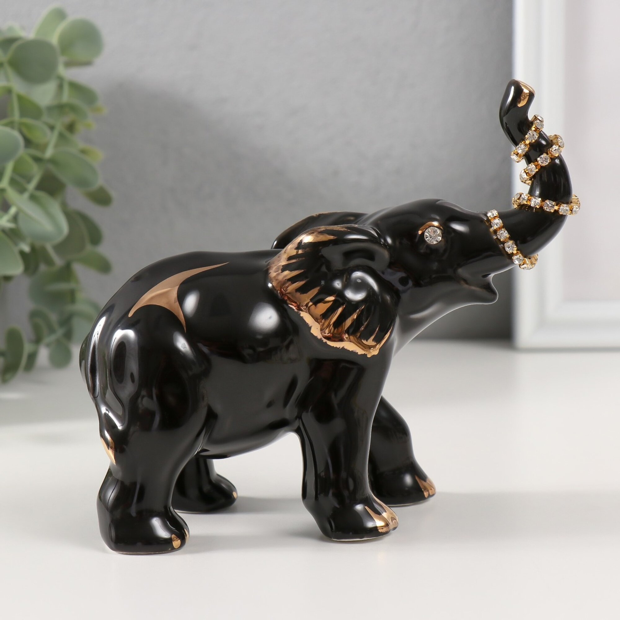 Фигурка керамика «Чёрный африканский слон с цепочкой на хоботе», золото, стразы