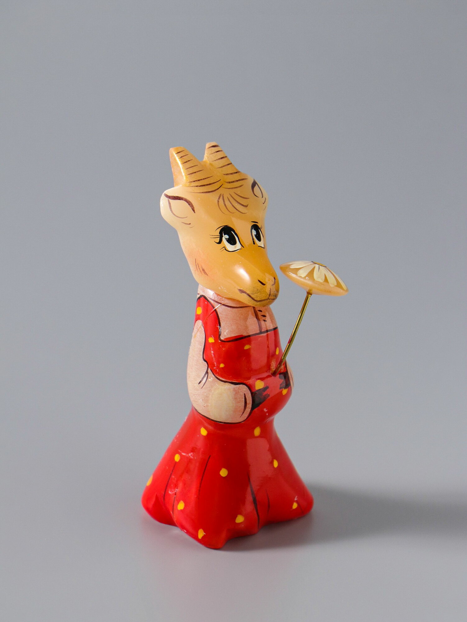 Фигурка "Коза с цветком", 8.5x3.5 см, селенит, цвет: бежевый