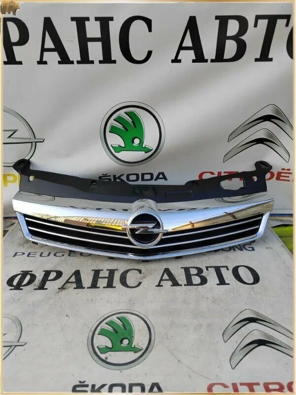 Решетка радиатора Opel Astra H 2007-2014
