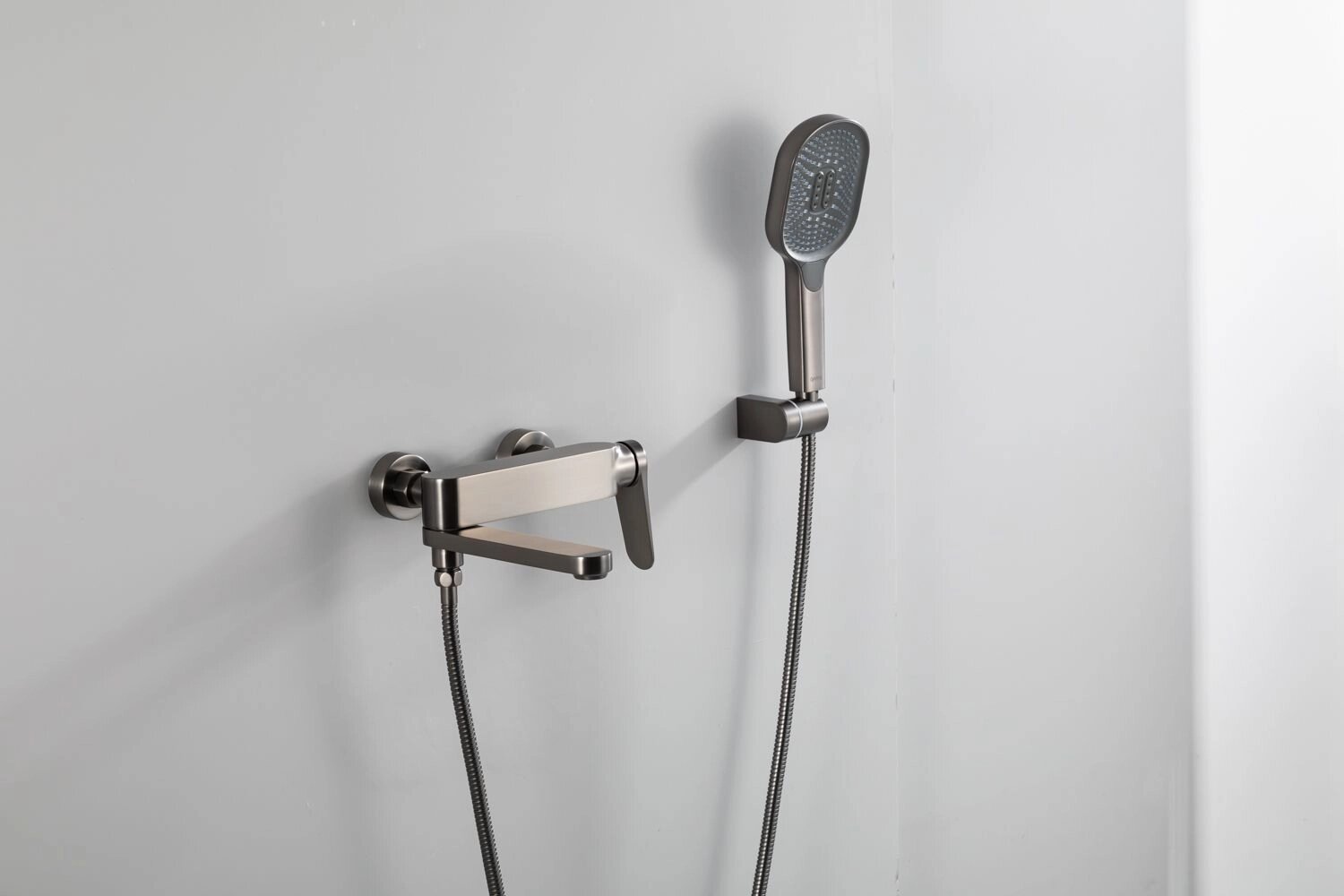 Смеситель Gappo G3ID21MD0-EH9 для ванны с душем, оружейная сталь