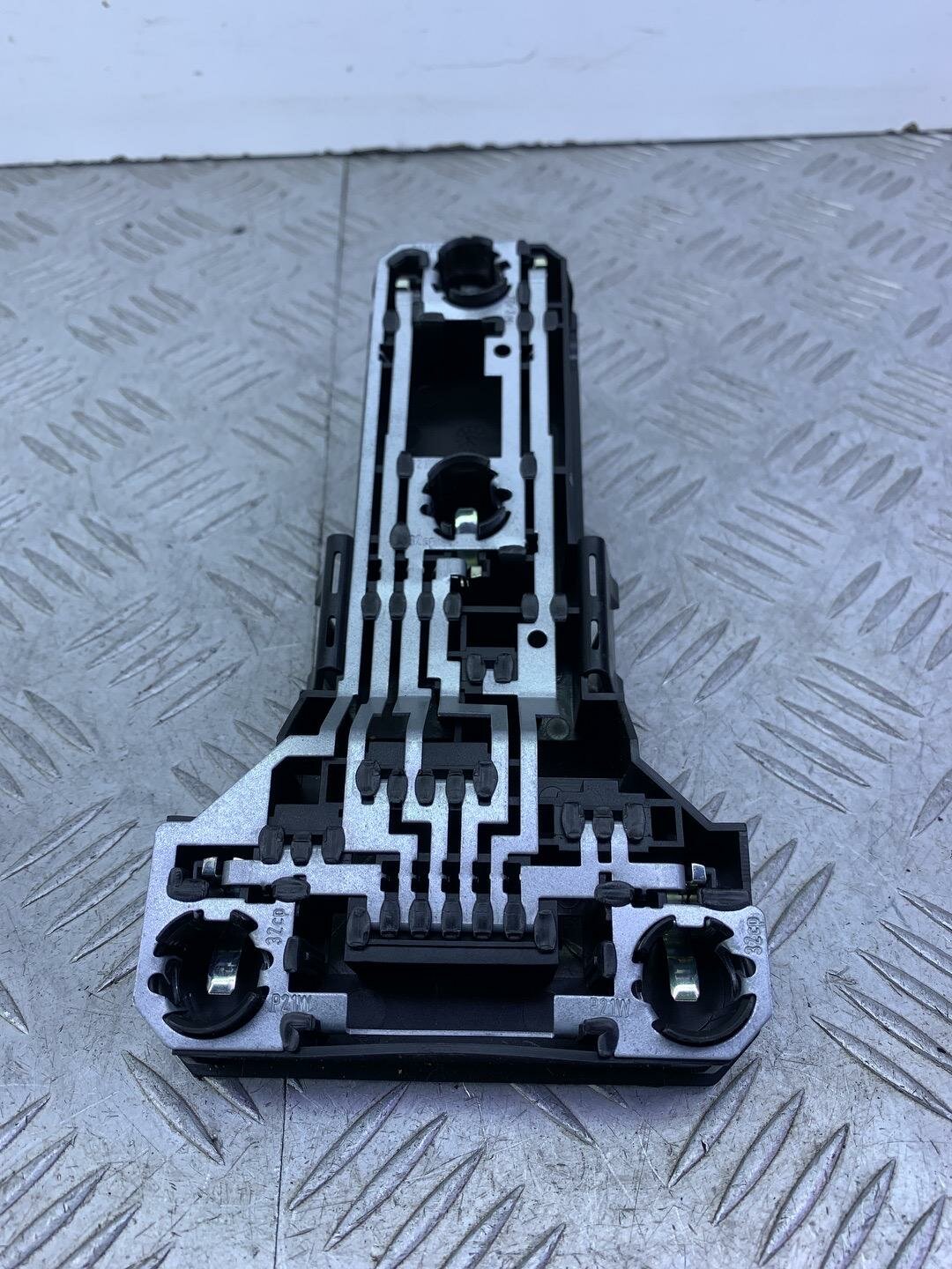Панель фонаря заднего правая Volkswagen Passat B5 1999 3B9945257