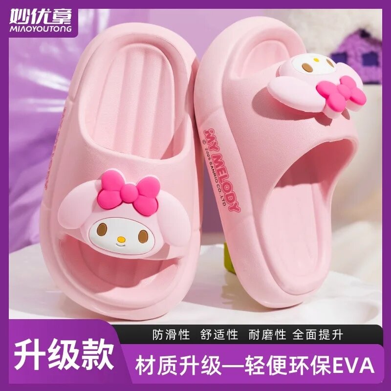 MINISO Летние милые тапочки для девочек Kuromi 2026 года, Hello Kitty, аниме Sanrio, мультяшная собачка с корицей, нескользящая обувь, Размер обуви: 26-27