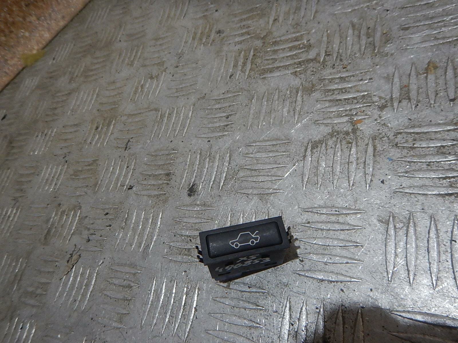 Б/У Кнопка открывания багажника, BMW (БМВ)-X5 (E53) (99-06) BMW X5 (E53) (99-06) Без видимых повреждений. 496853 BMW арт...