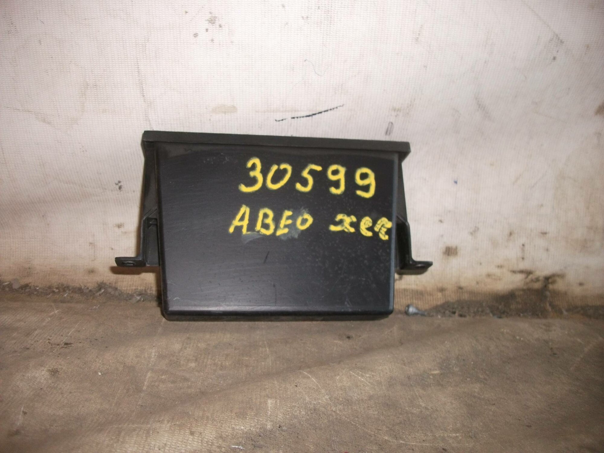 Б/У Бардачок, Chevrolet (Шевроле)-AVEO T200 (03-08) CHEVROLET AVEO T200 (03-08) маленький центральный хороший 30599 GENER...