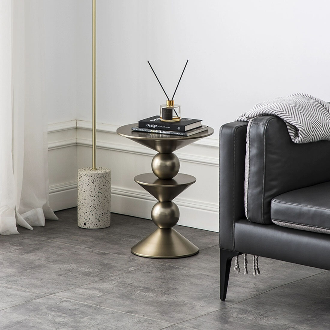 Дизайнерский круглый кофейный столик Pillar (золотой)