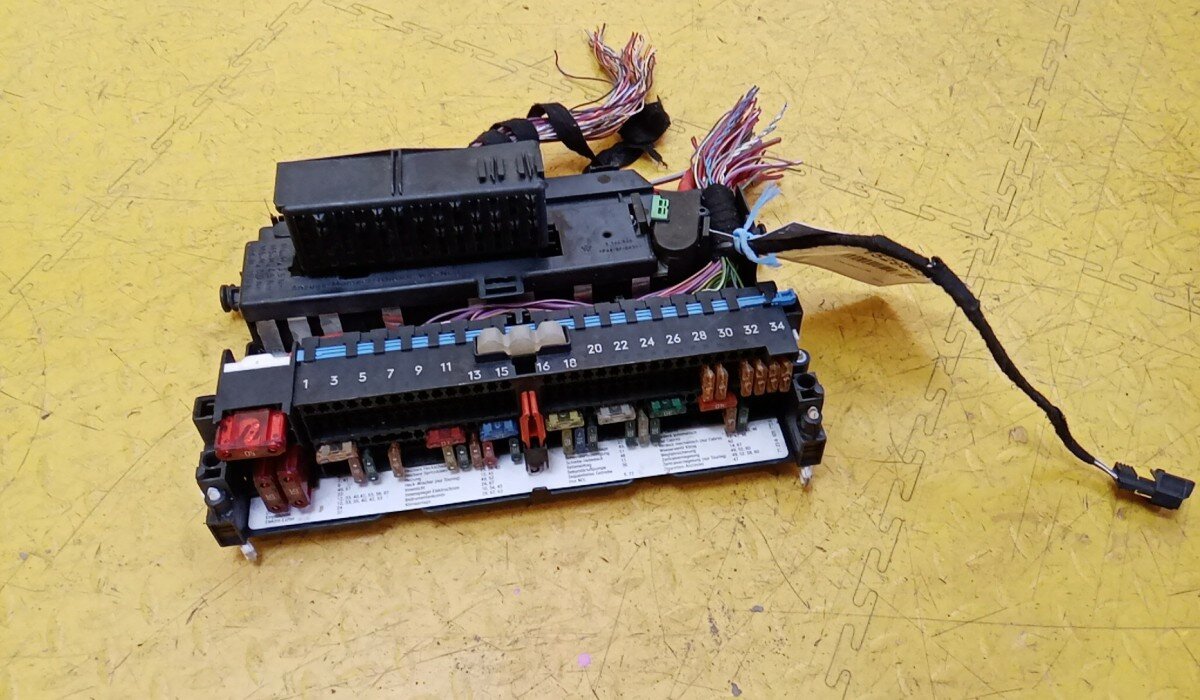 Блок предохранителей 3-серия E46 BMW 8264542