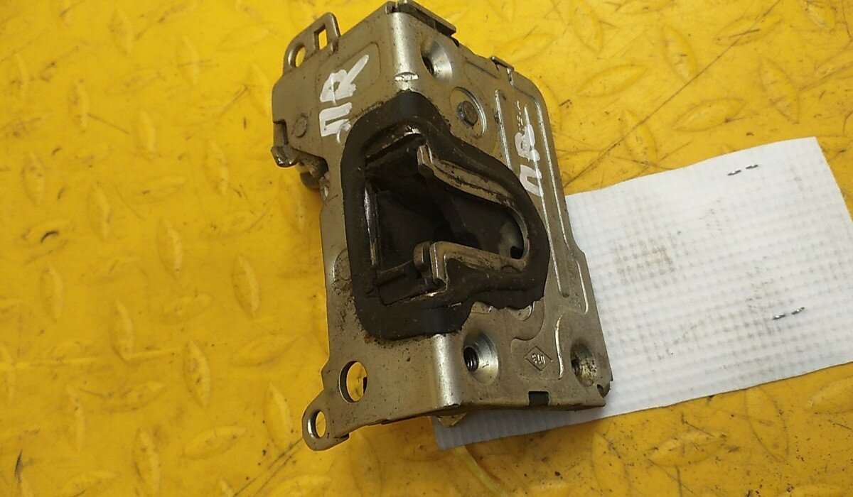 Замок двери передней правой Logan I Renault 8200928462