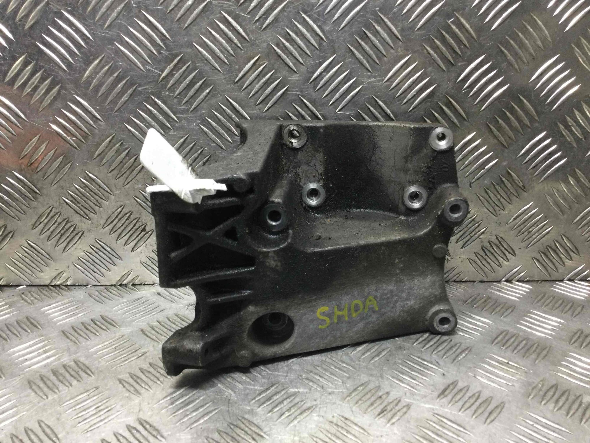 Б/У Кронштейн компрессора кондиционера Ford Focus 2 поколение (2005-2008) 2008 г.