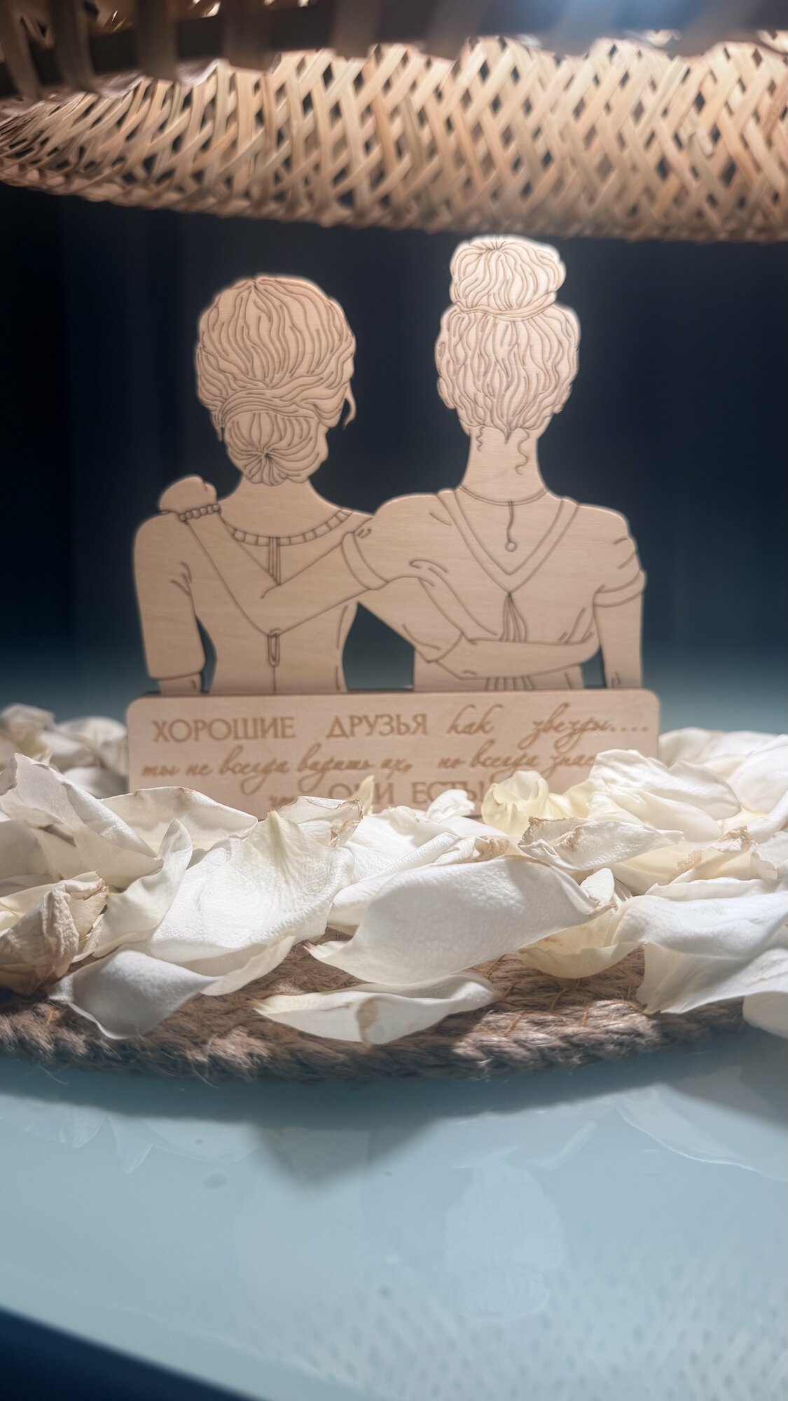 Декоративная статуэтка из дерева "Лучшие подружки", фигурка сувенир, подарок подруге на день рождения, Новый год.