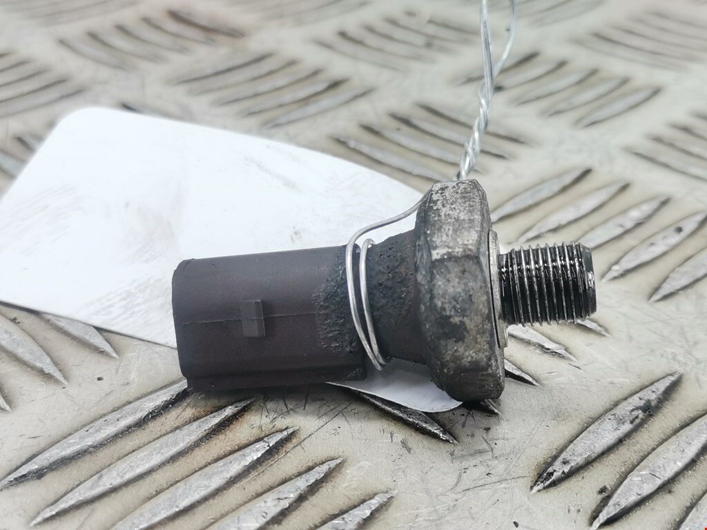 Датчик давления масла Audi A4 B7 038919081D арт. 2190892