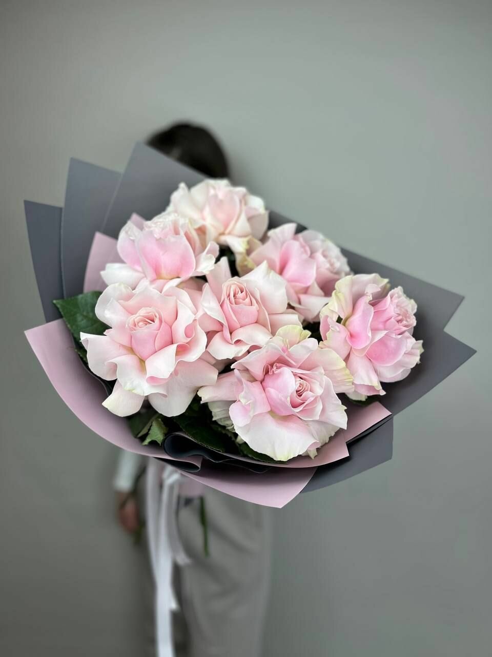 Букет из 7-ми французских вывернутых роз 50см