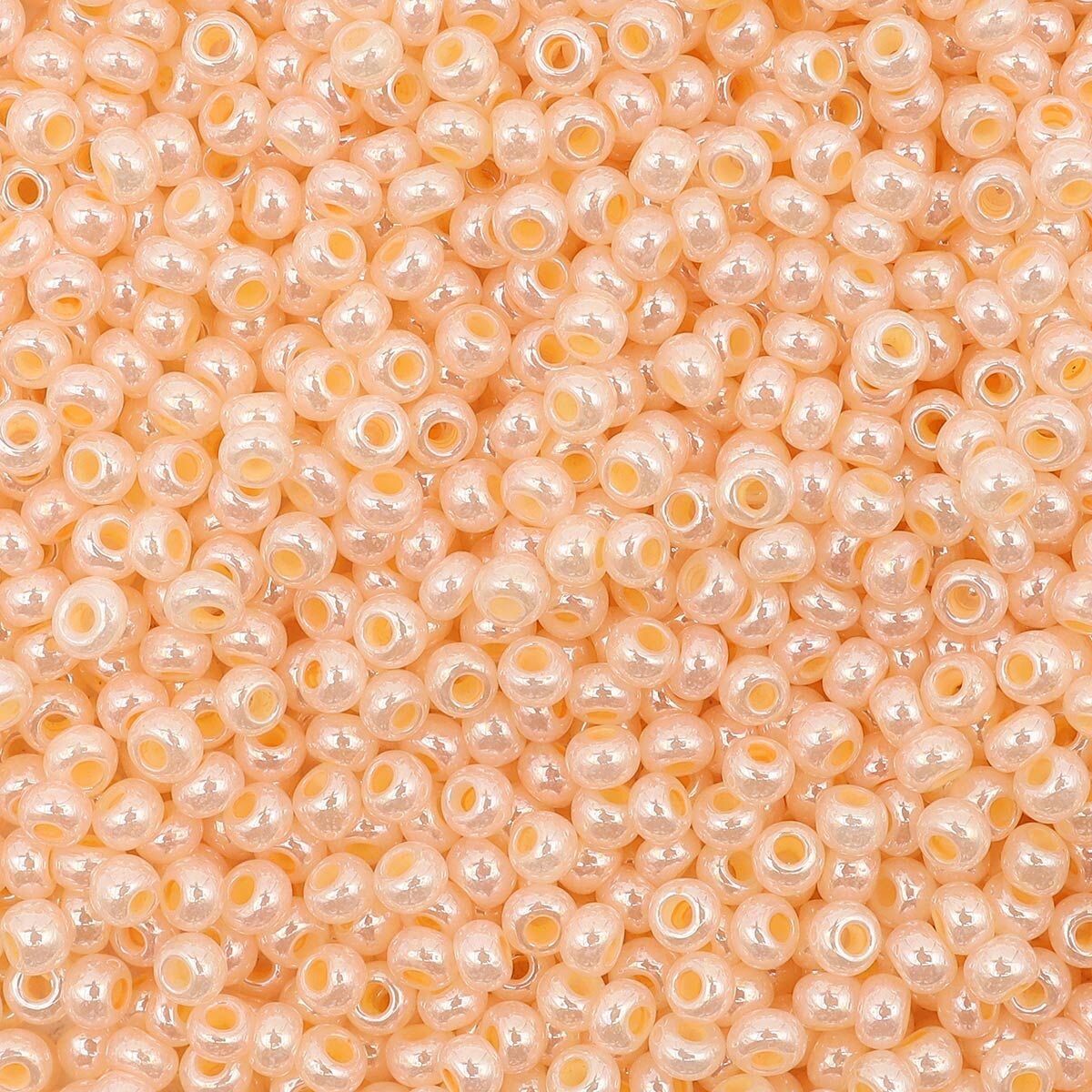 (37188) Бисер полупрозрачный жемчужный с цв. центром 10/0, круг. отв, 50г, Preciosa